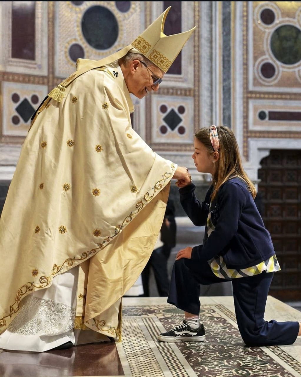 The Little Girl and the Pope: A Theology on Genuflecting - Ask The ...